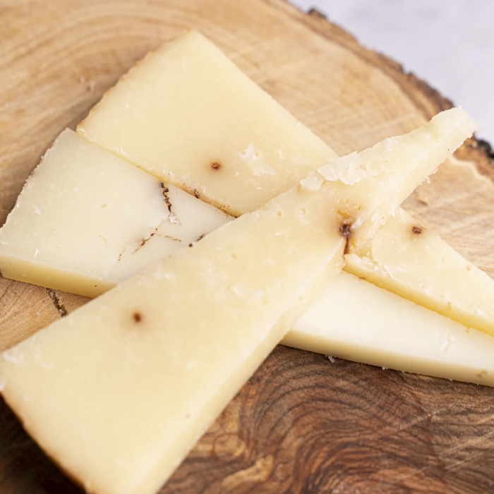 Sheep Cheese Manchego Style with Chestnut | Queso de Oveja tipo Manche ...